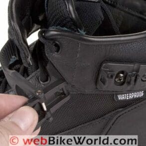 Icon Acclerant Boots - webBikeWorld