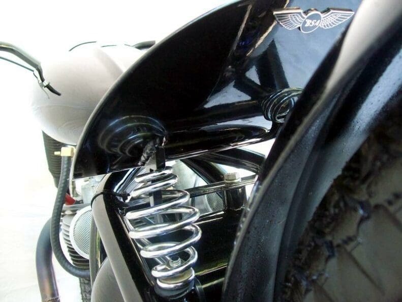 Black Lightning BSA built by Saint Motorbikes - Jeff Yarrington of U.S.A.