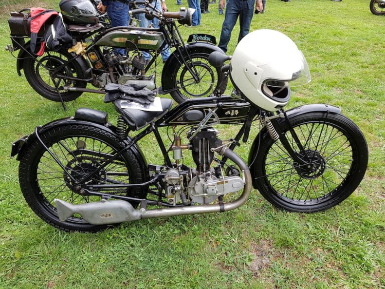 How to ride an historic motorcycle - webBikeWorld