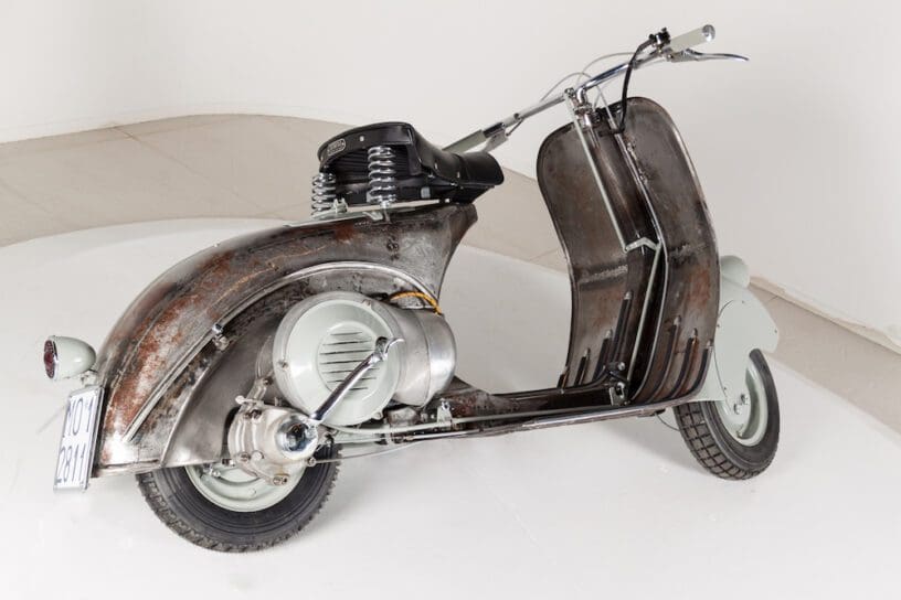 World’s oldest, Roman Holiday Vespa sells - webBikeWorld