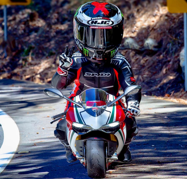 Badass Motorcycle Art by kohlenstofffasermonster - webBikeWorld