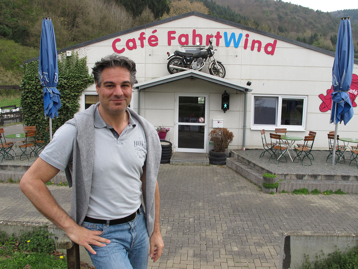 What makes a good motorcycle cafe? - webBikeWorld