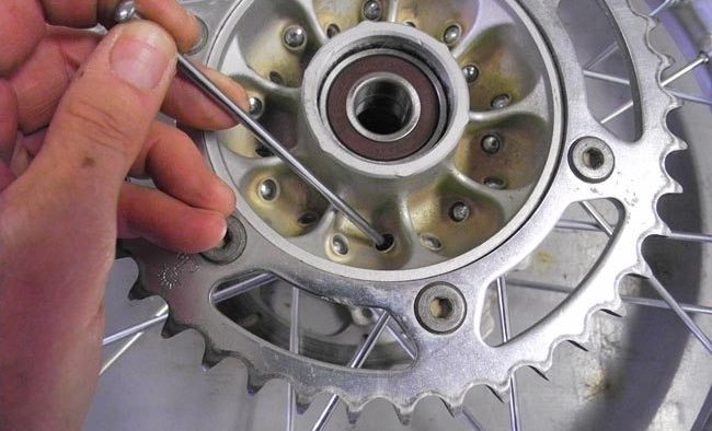 How to Respoke Motorcycle Wheels - webBikeWorld