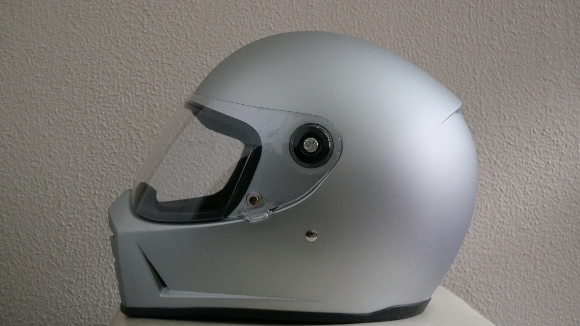Biltwell Lane Splitter Review: Retro-Futuristic Style & Modern Safety