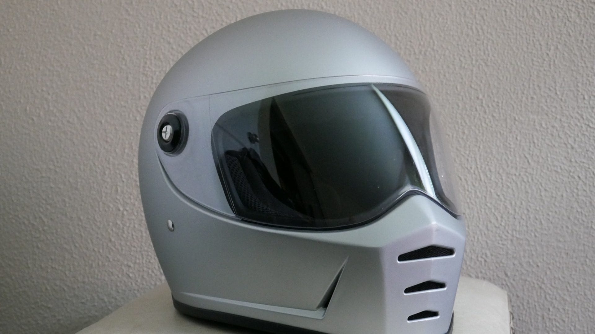 Biltwell Lane Splitter Review: Retro-Futuristic Style & Modern Safety