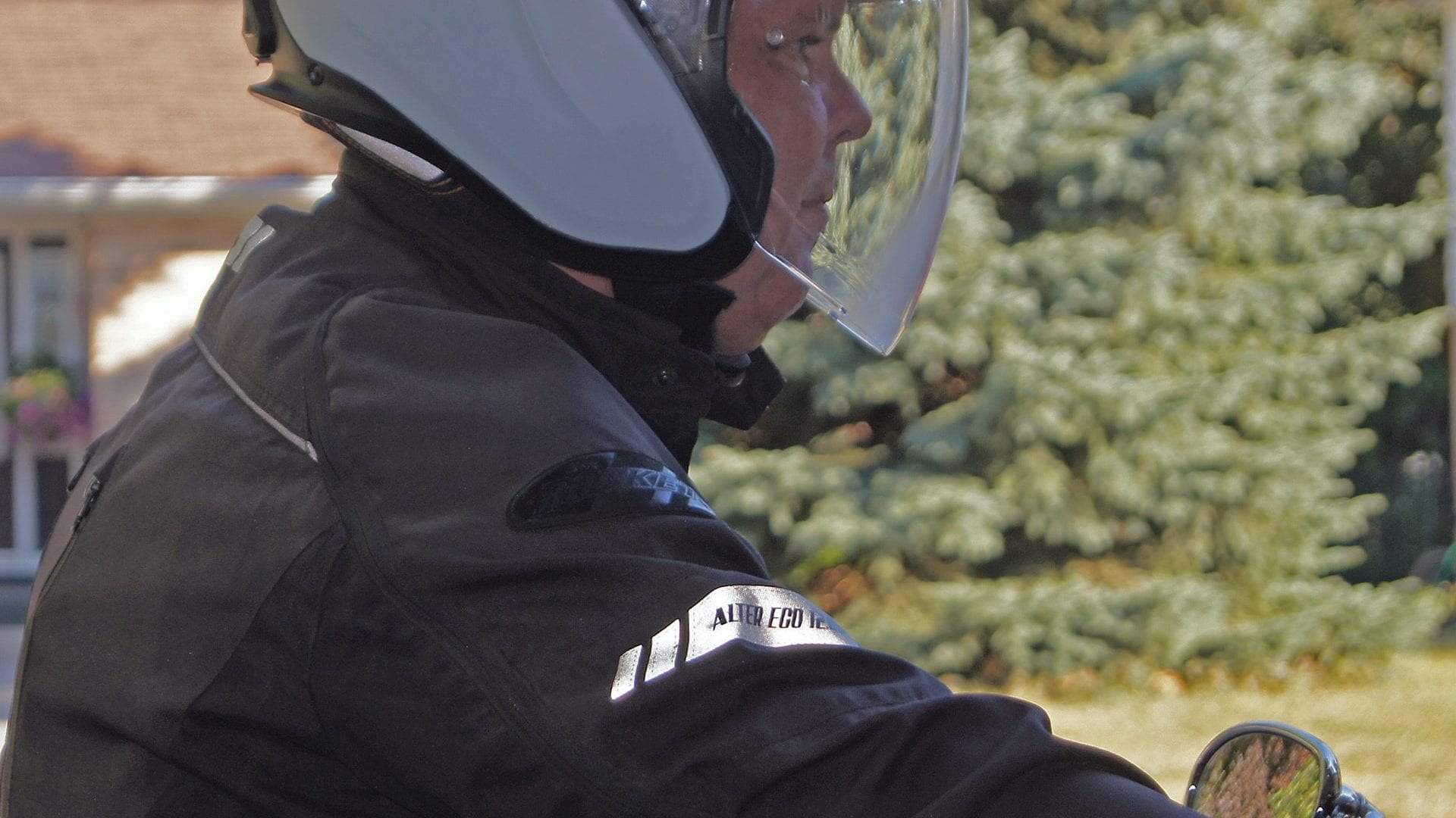 SCHUBERTH M1 PRO + SC1M: Modern Open Face & Integrated Electronics