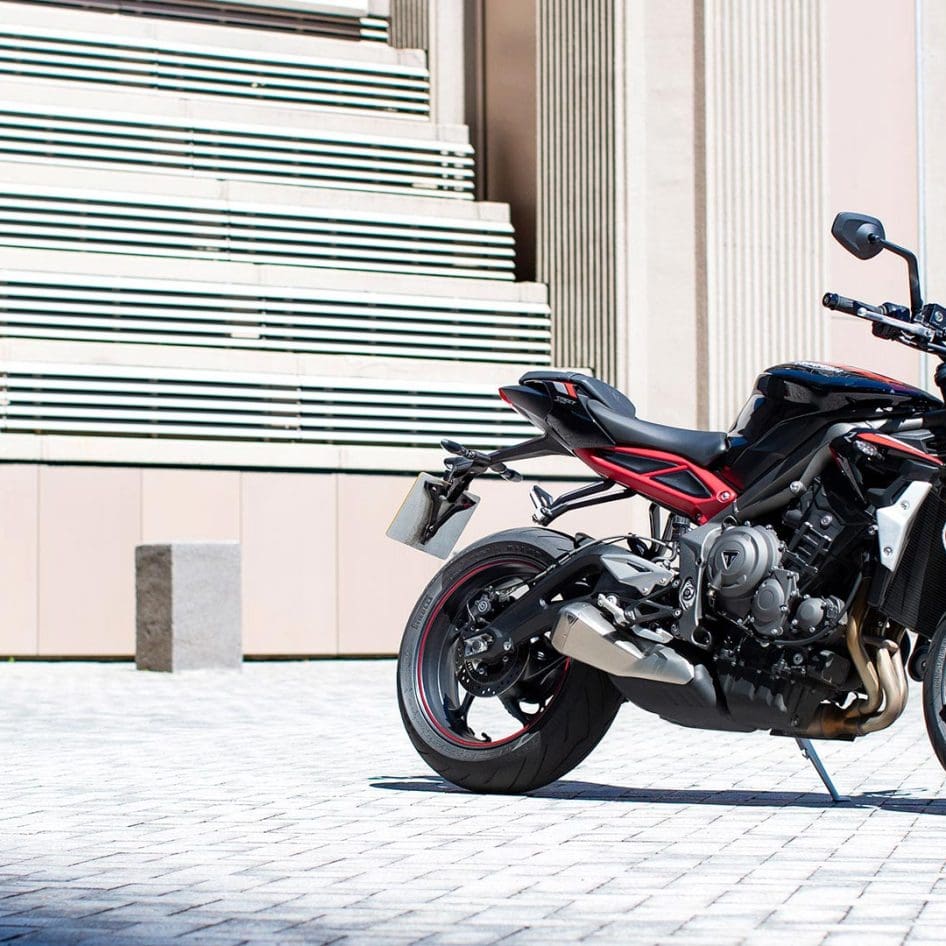 Here's the Triumph Street Triple R - webBikeWorld