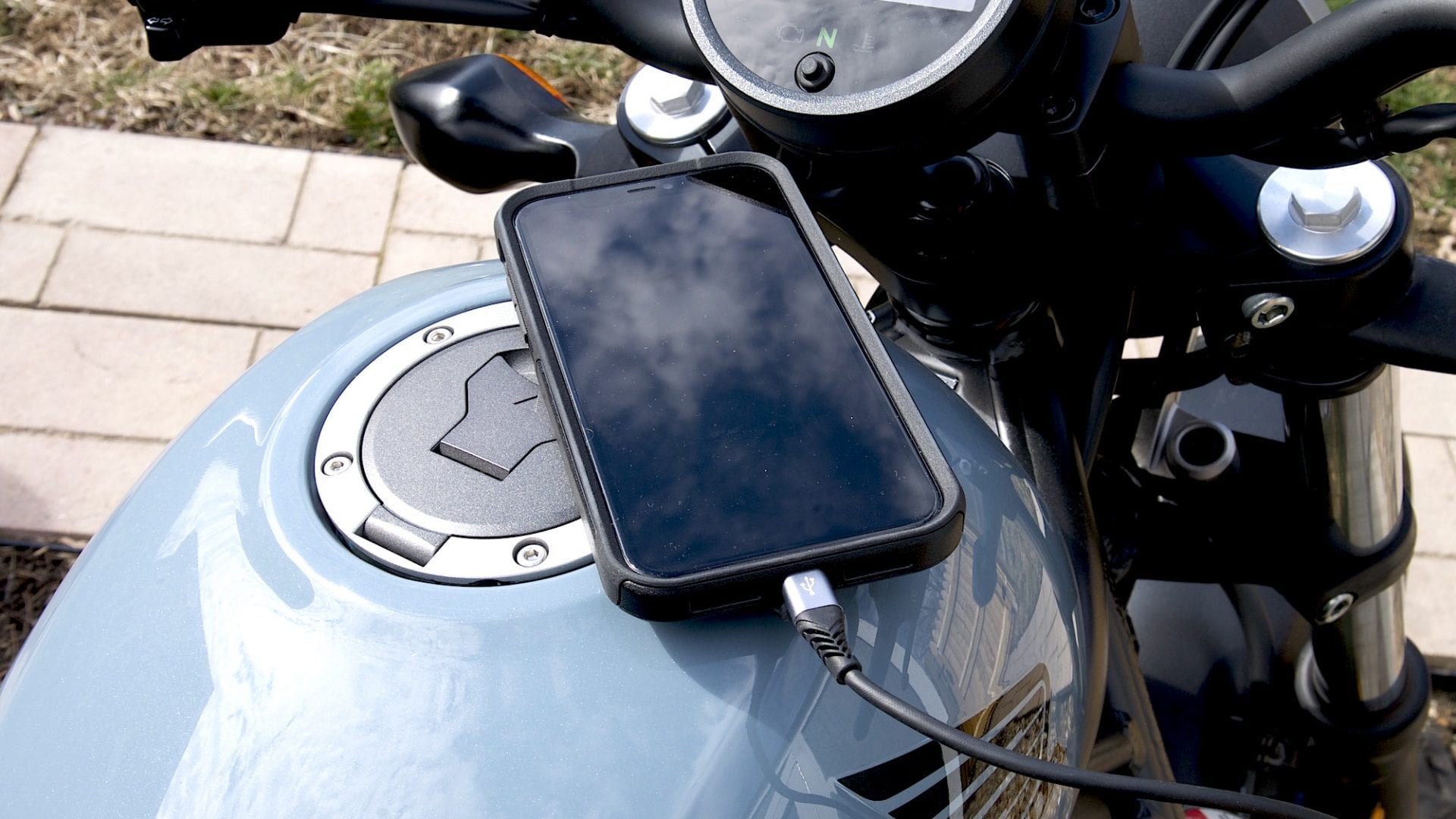 [Review] RidePower Motorcycle Phone Charger | webBikeWorld