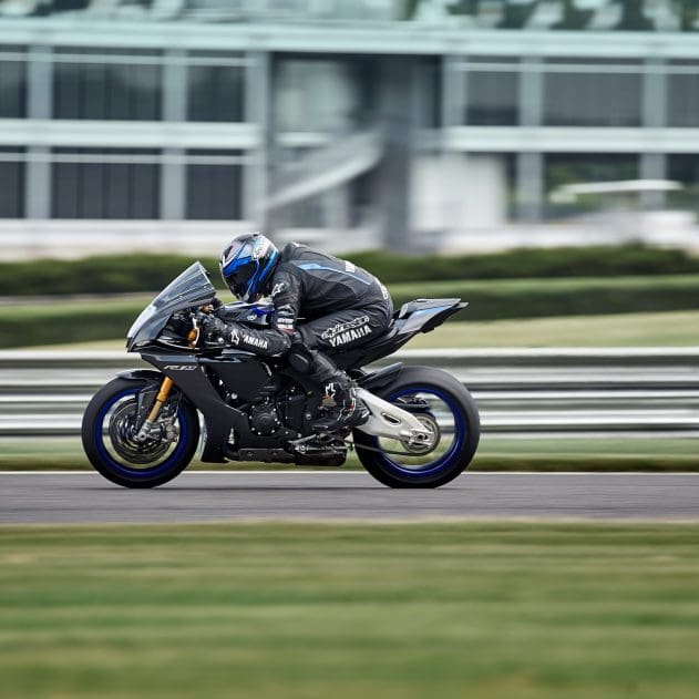 2021 Yamaha YZF-R1 & R1M [Specs, Features, Photos] | wBW