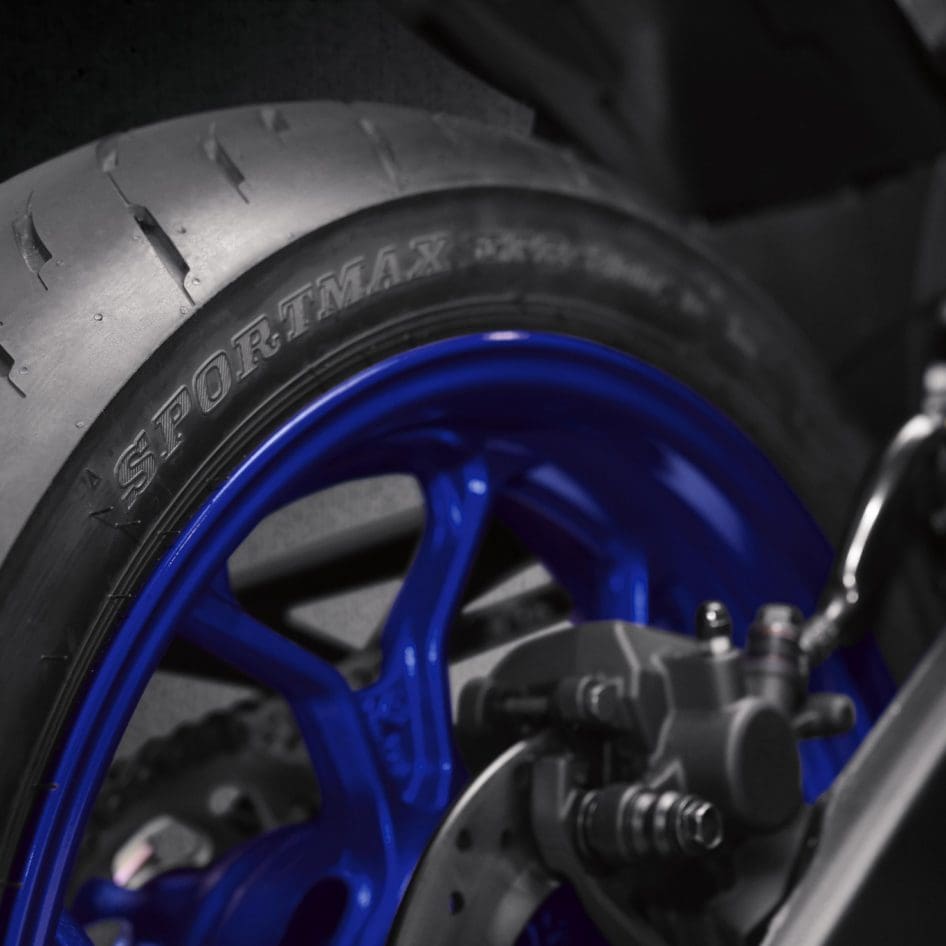 2021 Yamaha YZF-R3 and Monster Energy MotoGP YZF-R3 [Specs, Features ...