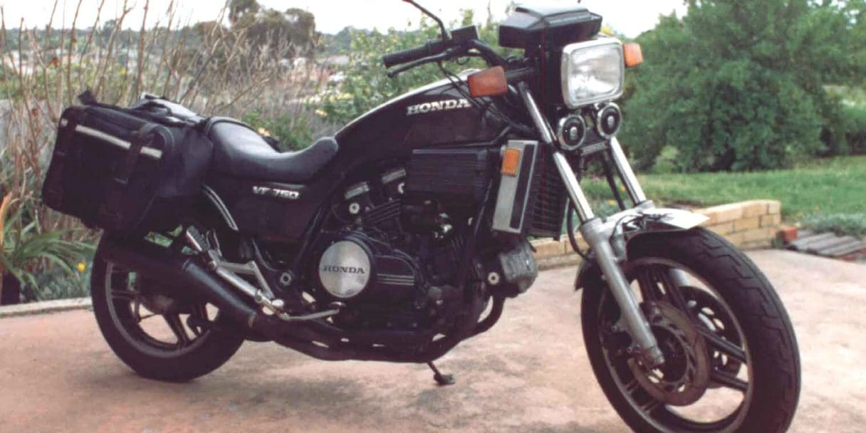 Honda Sabre 700 (VF700S) Motorcycles - webBikeWorld
