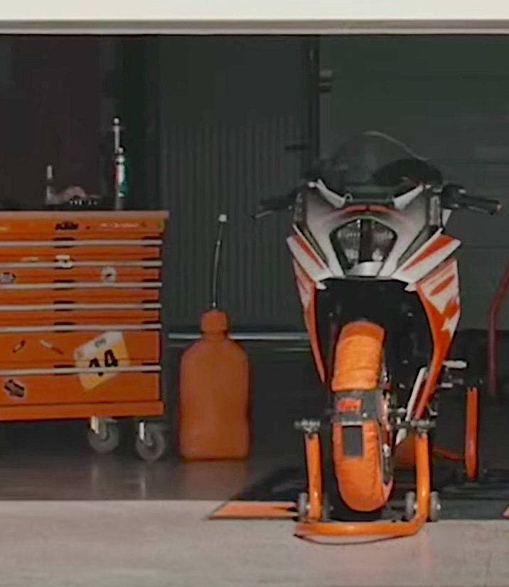 KTM Peeks The 2021 RC390 - webBikeWorld