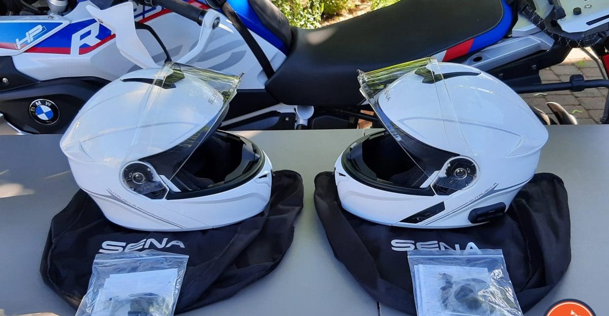 [REVIEW] Sena Outrush R Modular Helmet