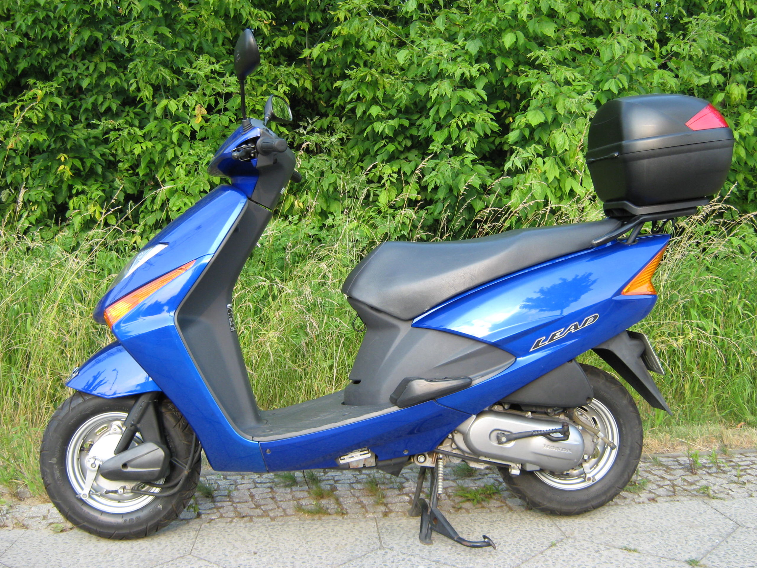 Honda Lead SCV100 DIO Motorcycles - webBikeWorld