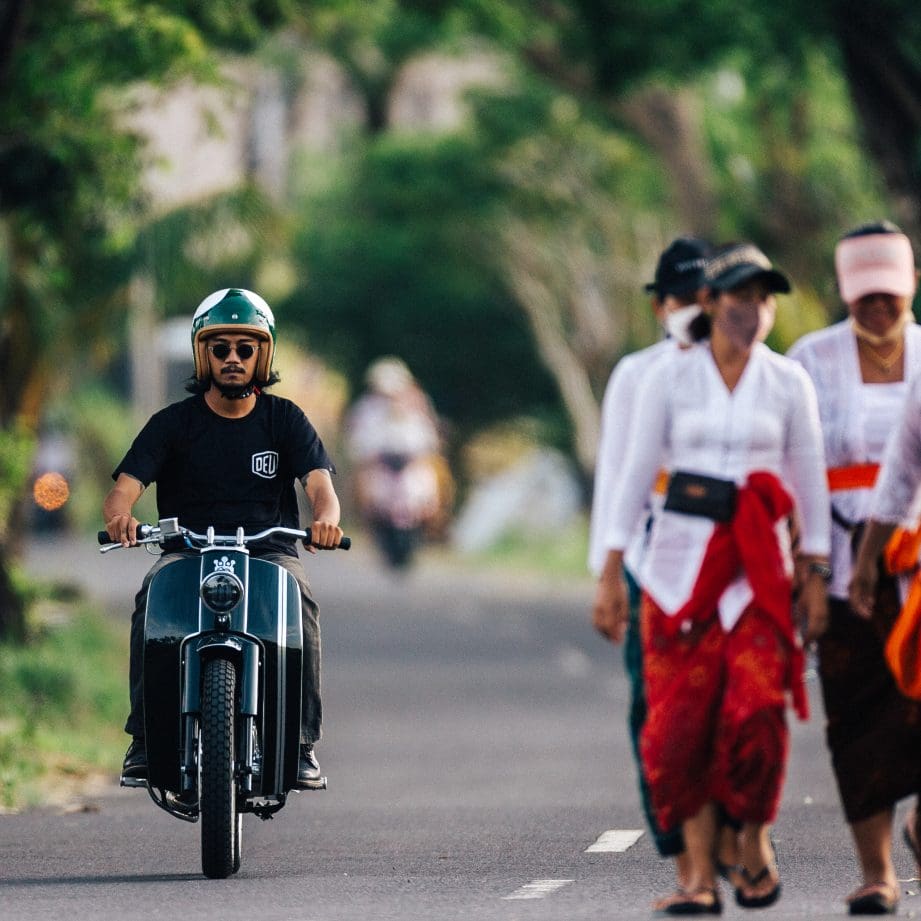 Custom Eye Candy: A Suave Honda Cub Courtesy of Deus Customs - webBikeWorld