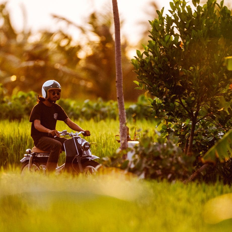 Custom Eye Candy: A Suave Honda Cub Courtesy of Deus Customs - webBikeWorld