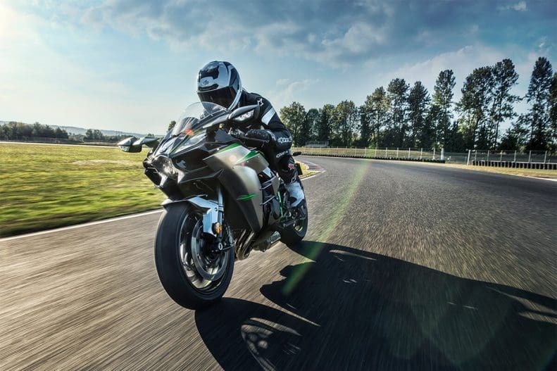 2022 Kawasaki Ninja H2 / H2 Carbon [Specs, Features, Photos ...