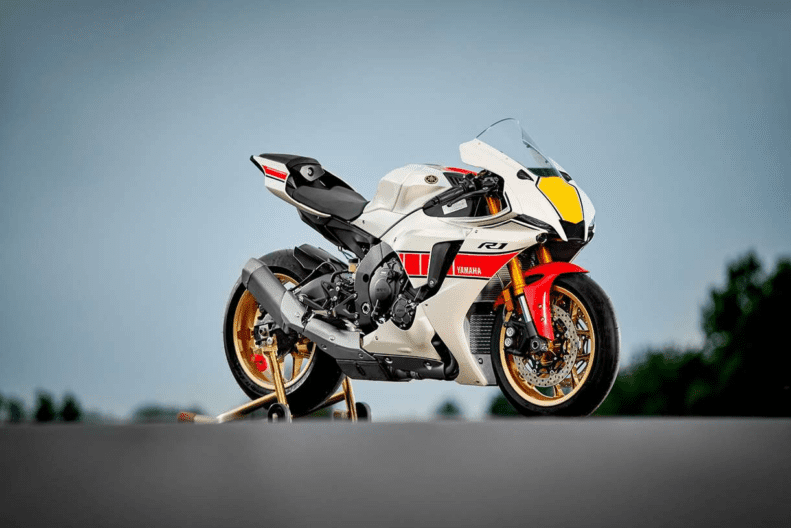 2022 Yamaha YZF-R1 / R1M [Specs, Features, Photos] | wBW