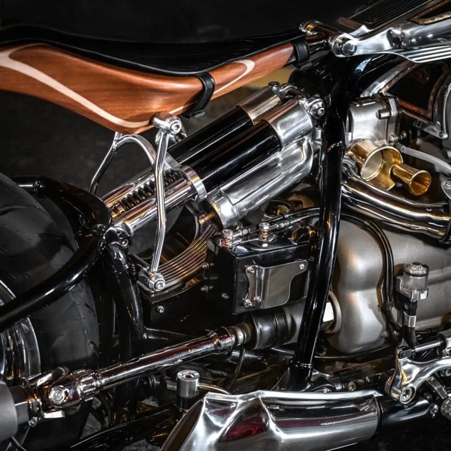 Custom Eye Candy: Meet the R18 Magnifica - webBikeWorld