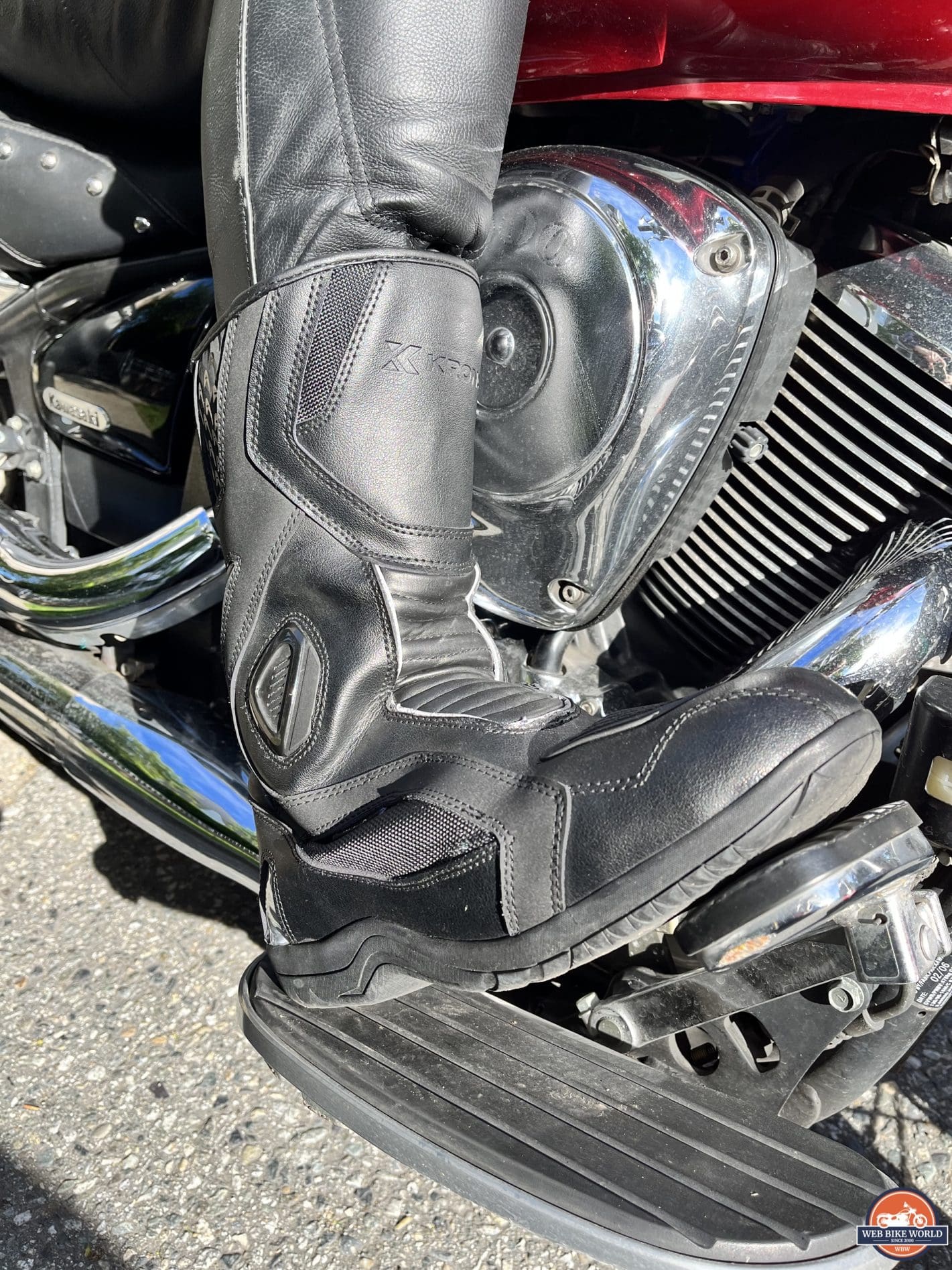 Kronox Lanin Motorcycle Boots "Feet In" Review - webBikeWorld