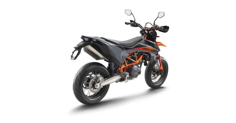 2022 KTM 690 SMC R [Specs, Features, Photos] - webBikeWorld