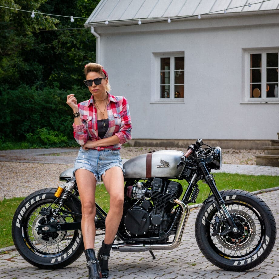 Custom Eye Candy: Redesigned CB750 RC42 is "Our Last Honda" - webBikeWorld