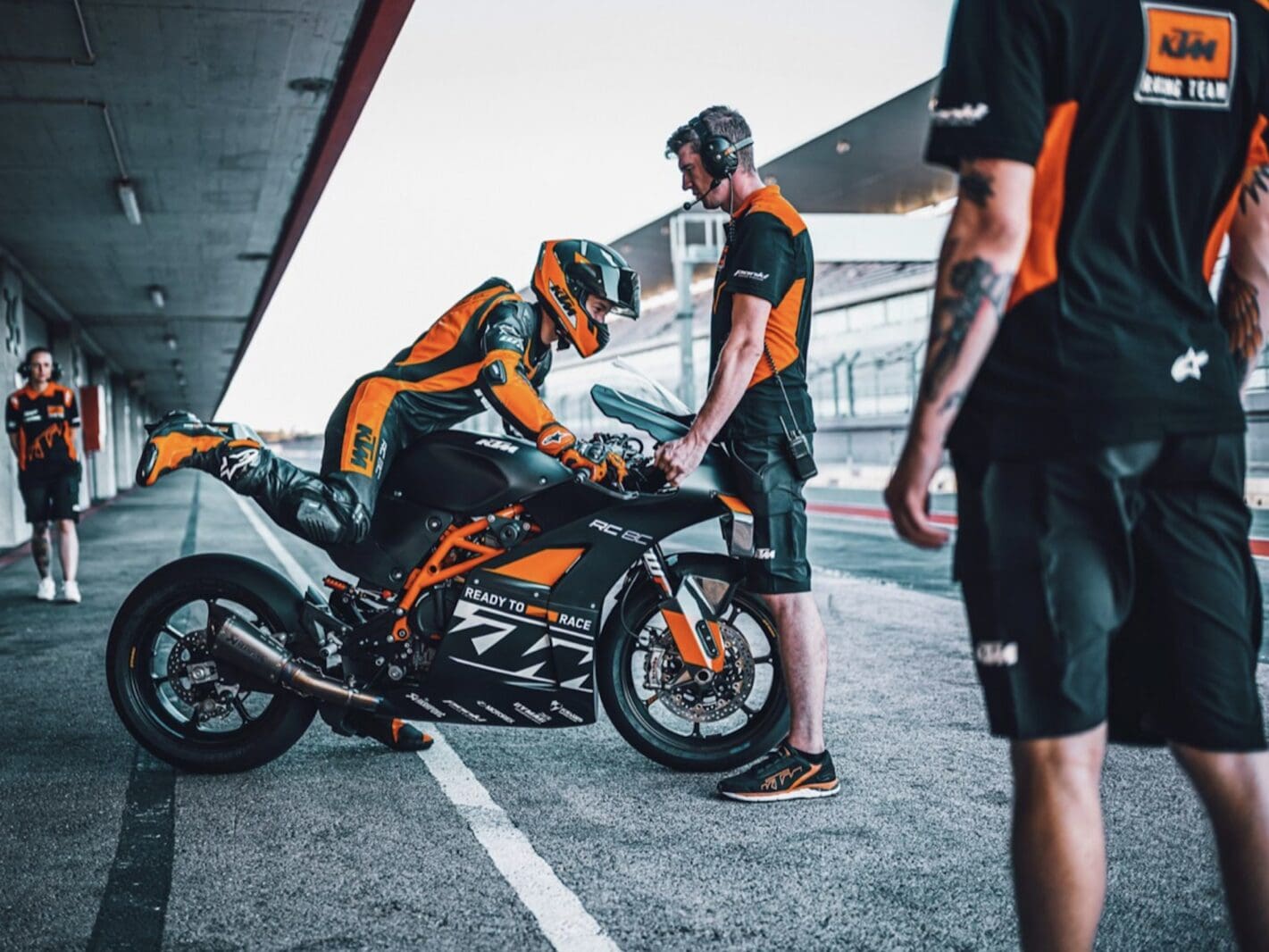 KTM: 2023 RC 8C Breaks Cover - webBikeWorld