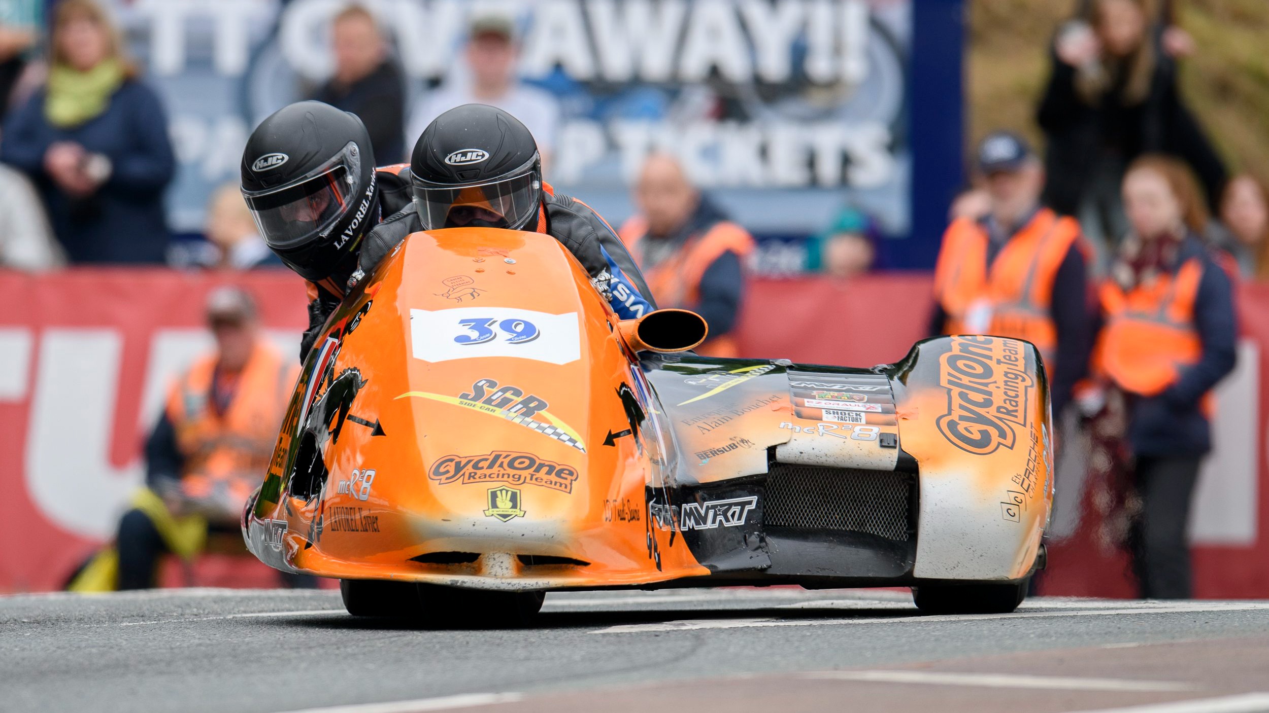 Isle of Man TT: Sidecar Crash Results in Two Losses - webBikeWorld
