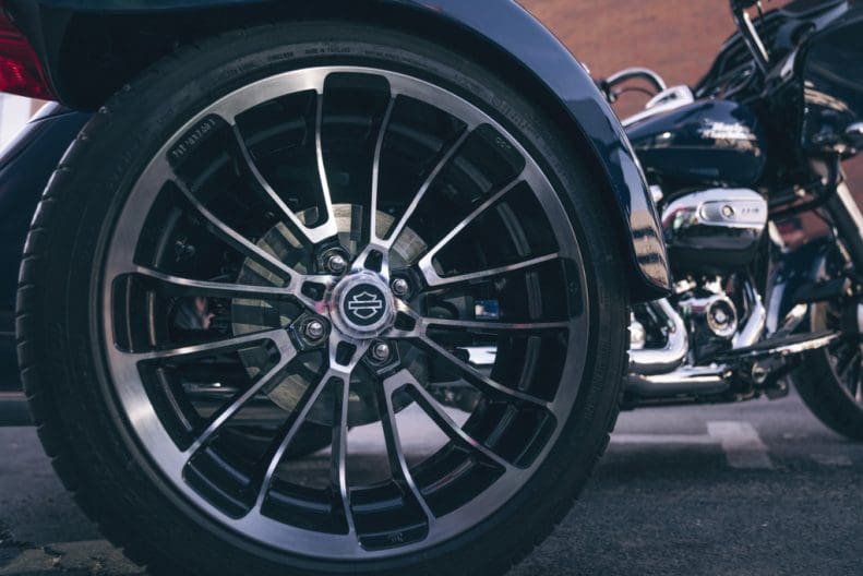 2023 Harley Davidson Road Glide 3 [Specs, Features, Photos]