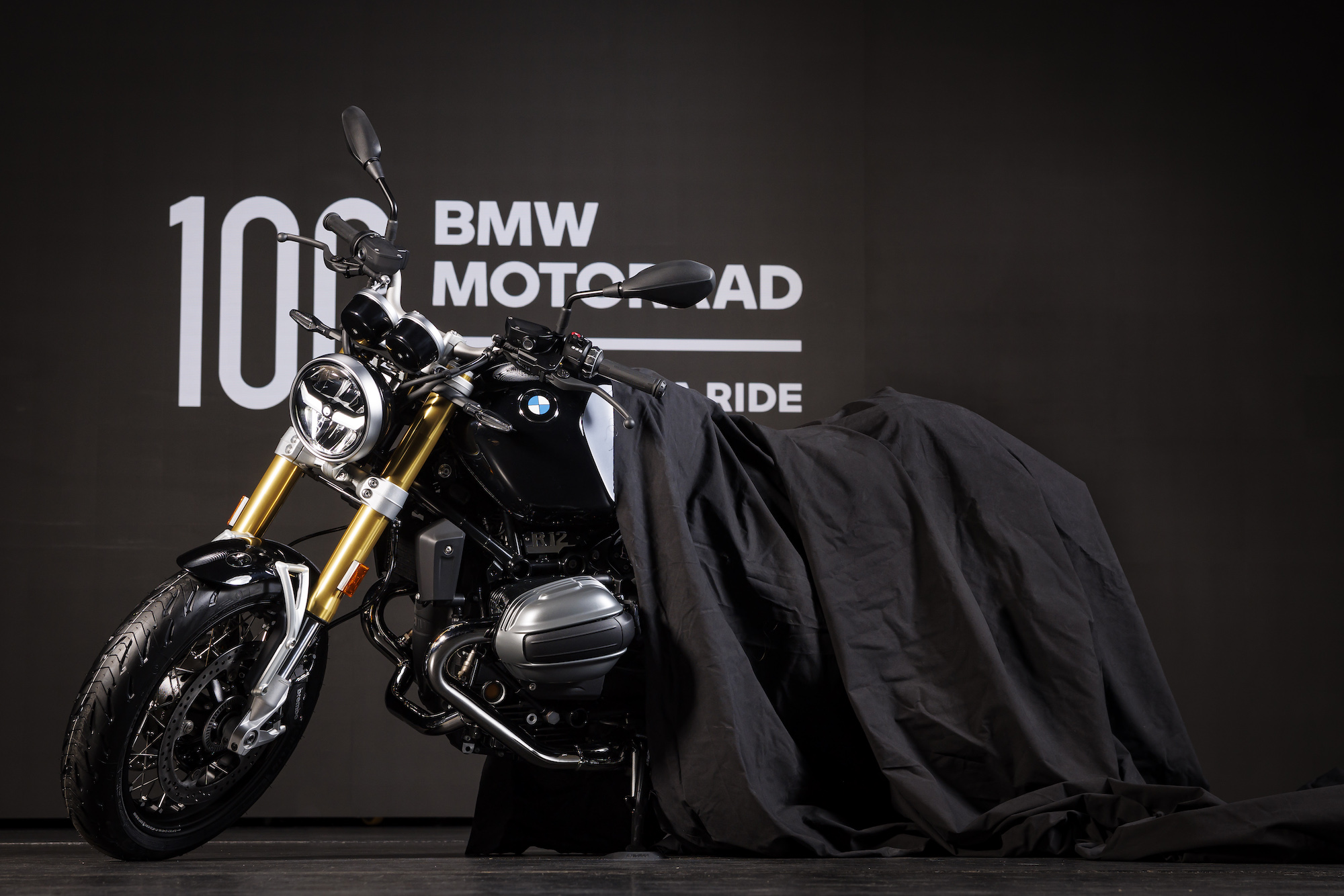 Air & Oil: BMW’s Successor to the R nineT Breaks Cowl - BestMotoSport