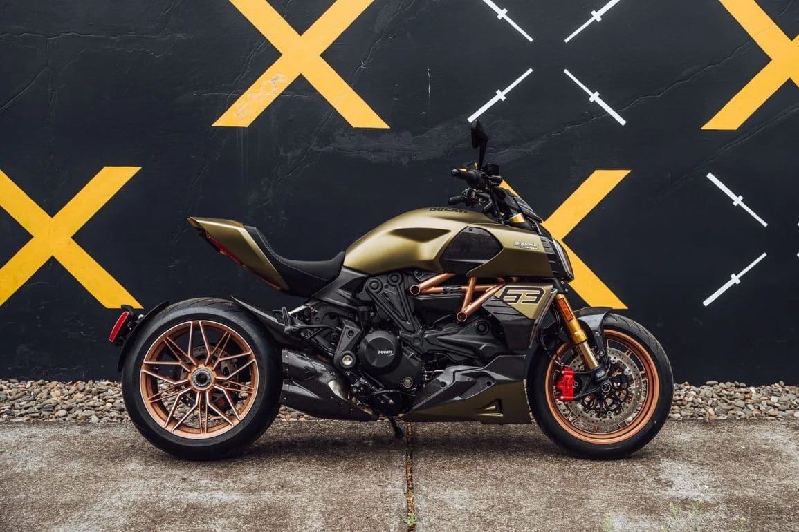 Stilvolle Ducati Diavel Lamborghini Fotos