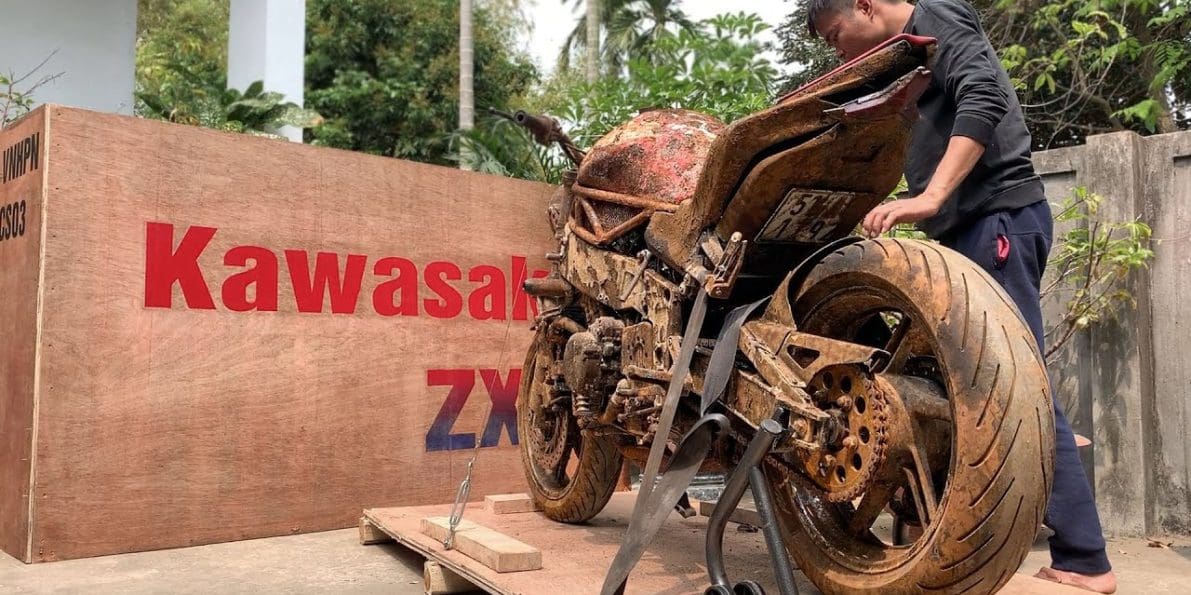 Watch A Rusty 1989 Kawasaki ZX-4R Run Again - webBikeWorld