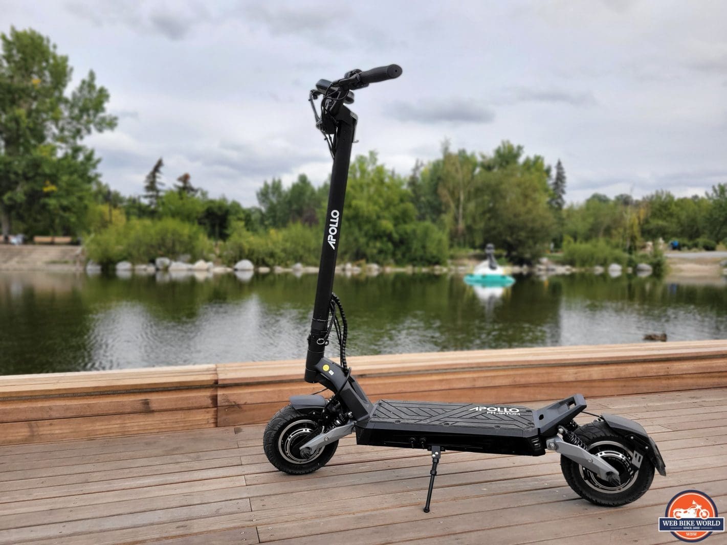 2023 Apollo Phantom V3 Electric Scooter Hands-On Review - webBikeWorld