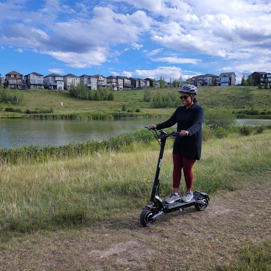 2023 Apollo Phantom V3 Electric Scooter Hands-On Review - webBikeWorld