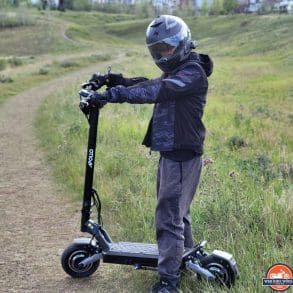2023 Apollo Phantom V3 Electric Scooter Hands-On Review - webBikeWorld