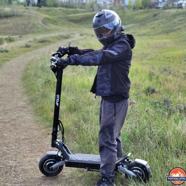 2023 Apollo Phantom V3 Electric Scooter Hands-On Review - webBikeWorld