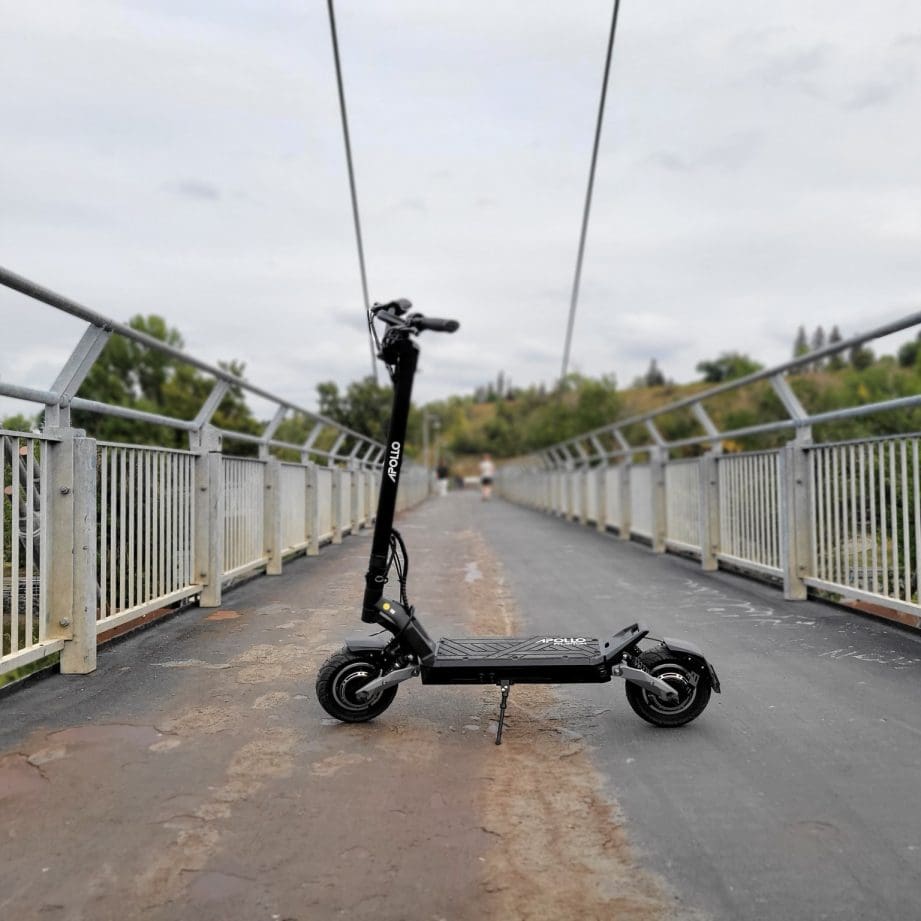 2023 Apollo Phantom V3 Electric Scooter Hands-On Review - webBikeWorld