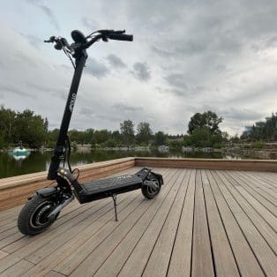 2023 Apollo Phantom V3 Electric Scooter Hands-On Review - webBikeWorld