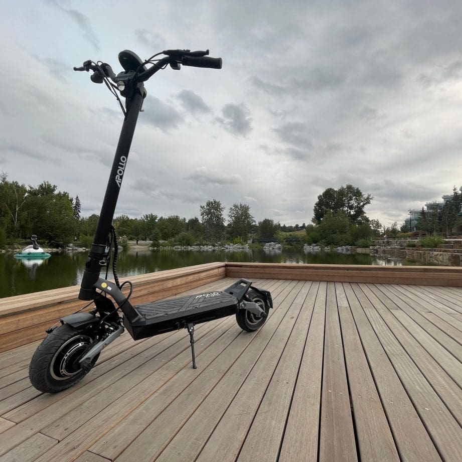 2023 Apollo Phantom V3 Electric Scooter Hands-On Review - webBikeWorld