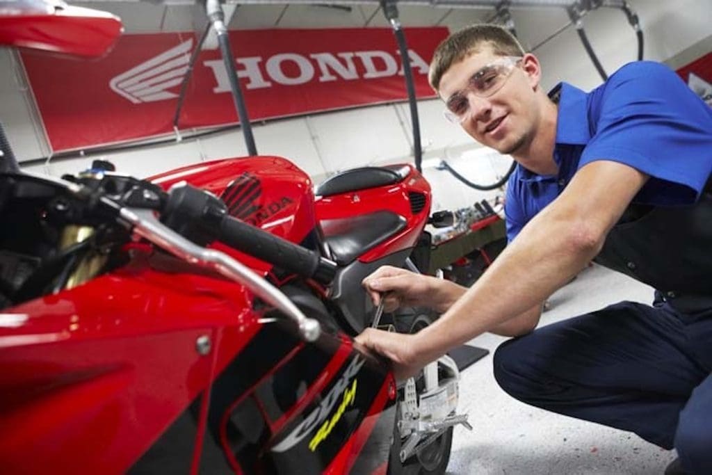 Honda Founds “World's Best Honda Motorcycle Technician” Contest ...