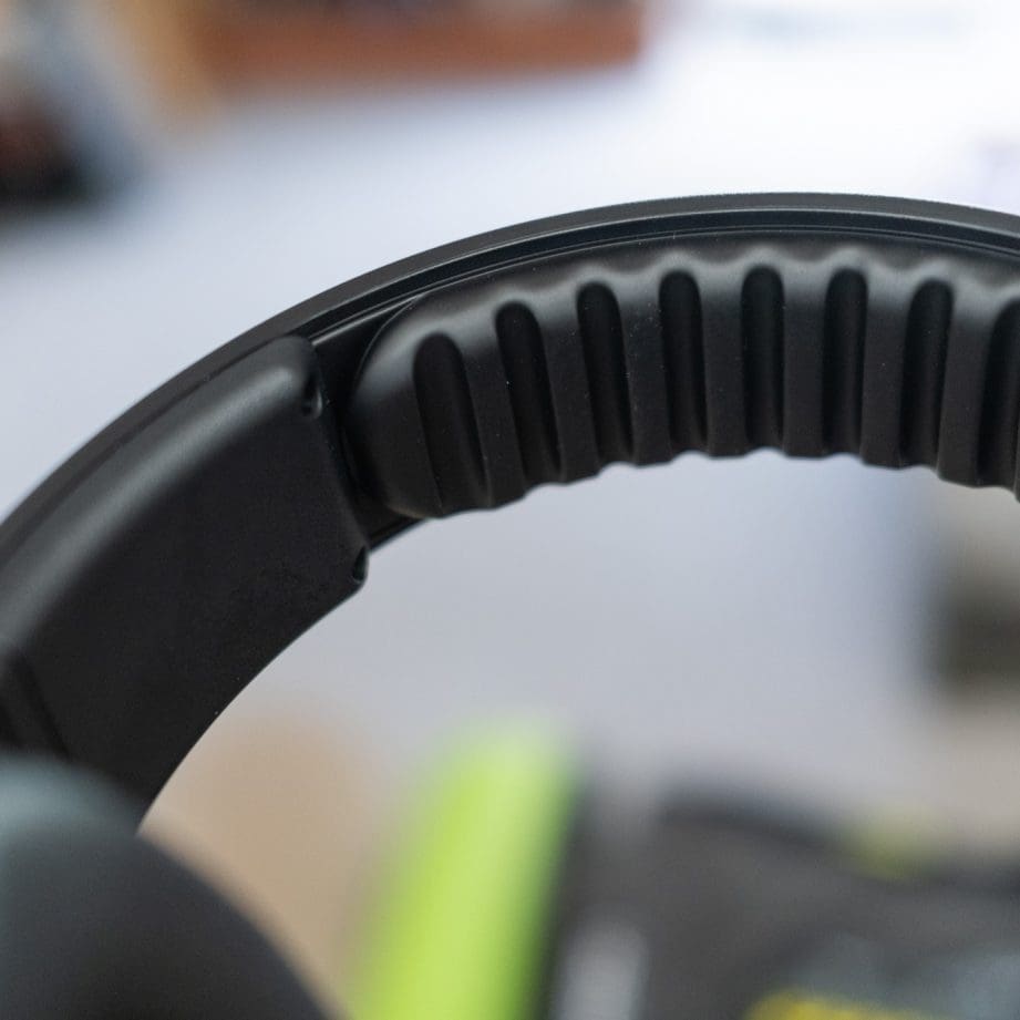 Cardo Packtalk Edgephones Hands-On Review