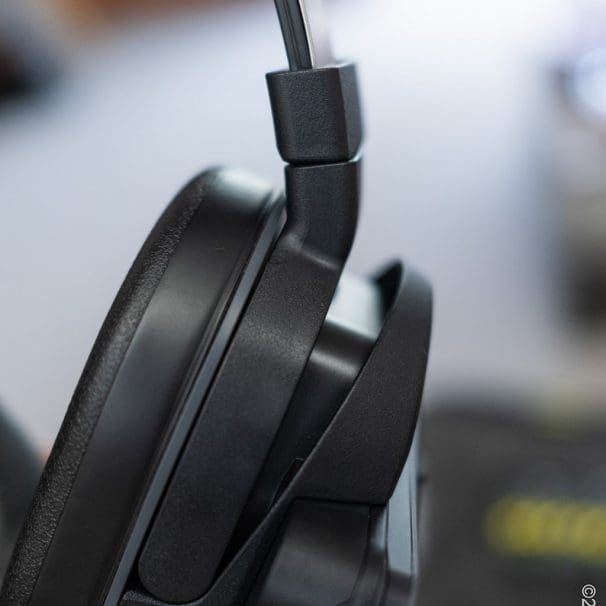Cardo Packtalk Edgephones Hands-On Review