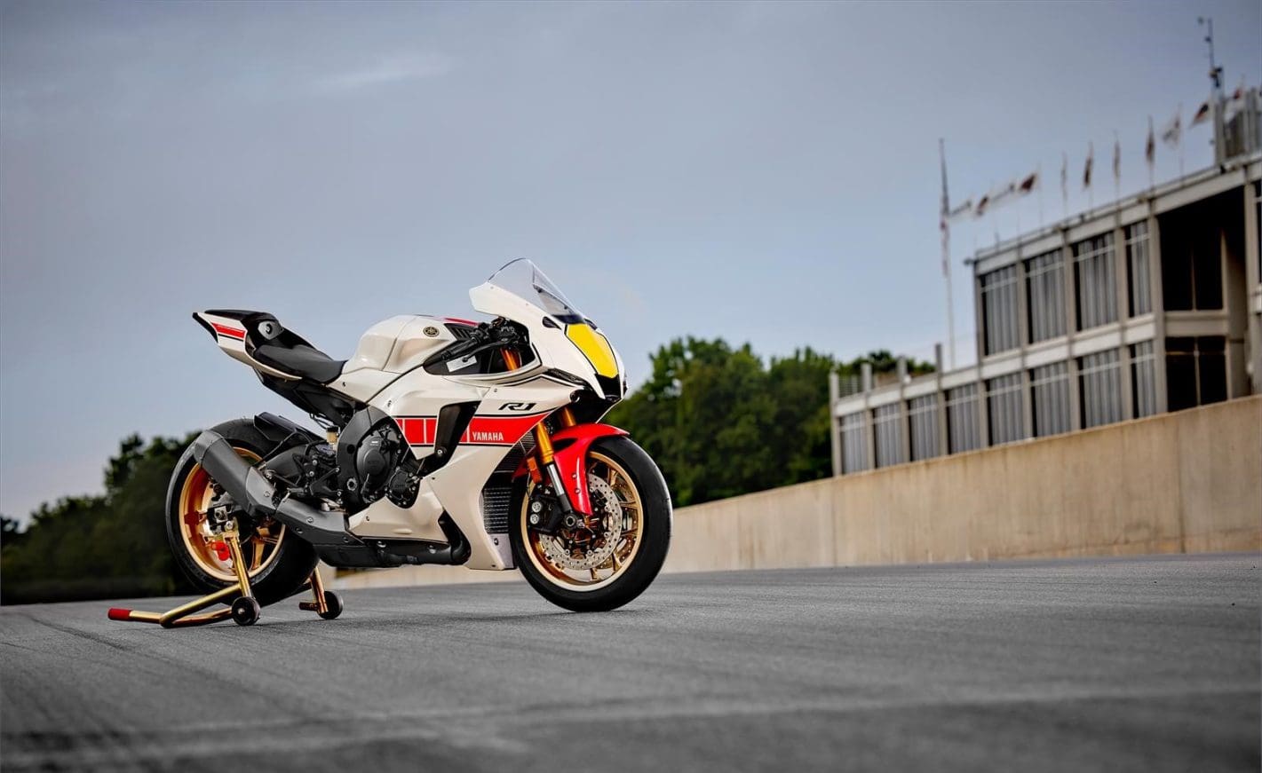 Bike Of The Day: 2022 Yamaha YZF R1 World GP 60th Anniversary ...