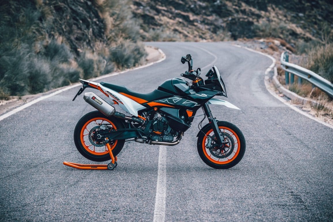 KTM's 890 SMT is Retuned for MY2024 - webBikeWorld