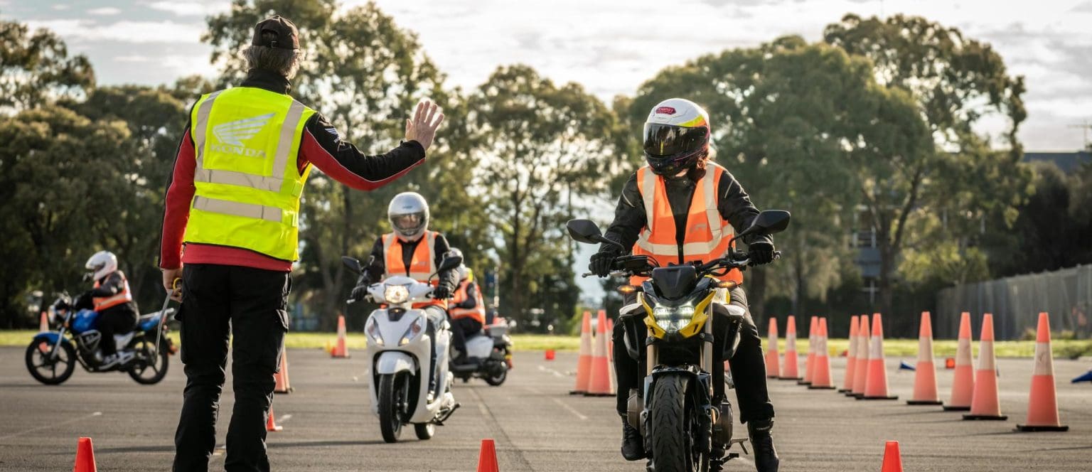 8 Smart Habits of Experienced Motorcycle Riders - webBikeWorld