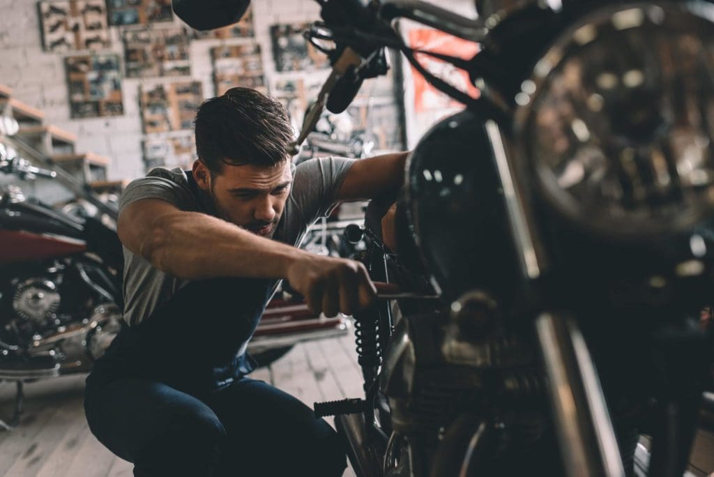 8 Smart Habits of Experienced Motorcycle Riders - webBikeWorld