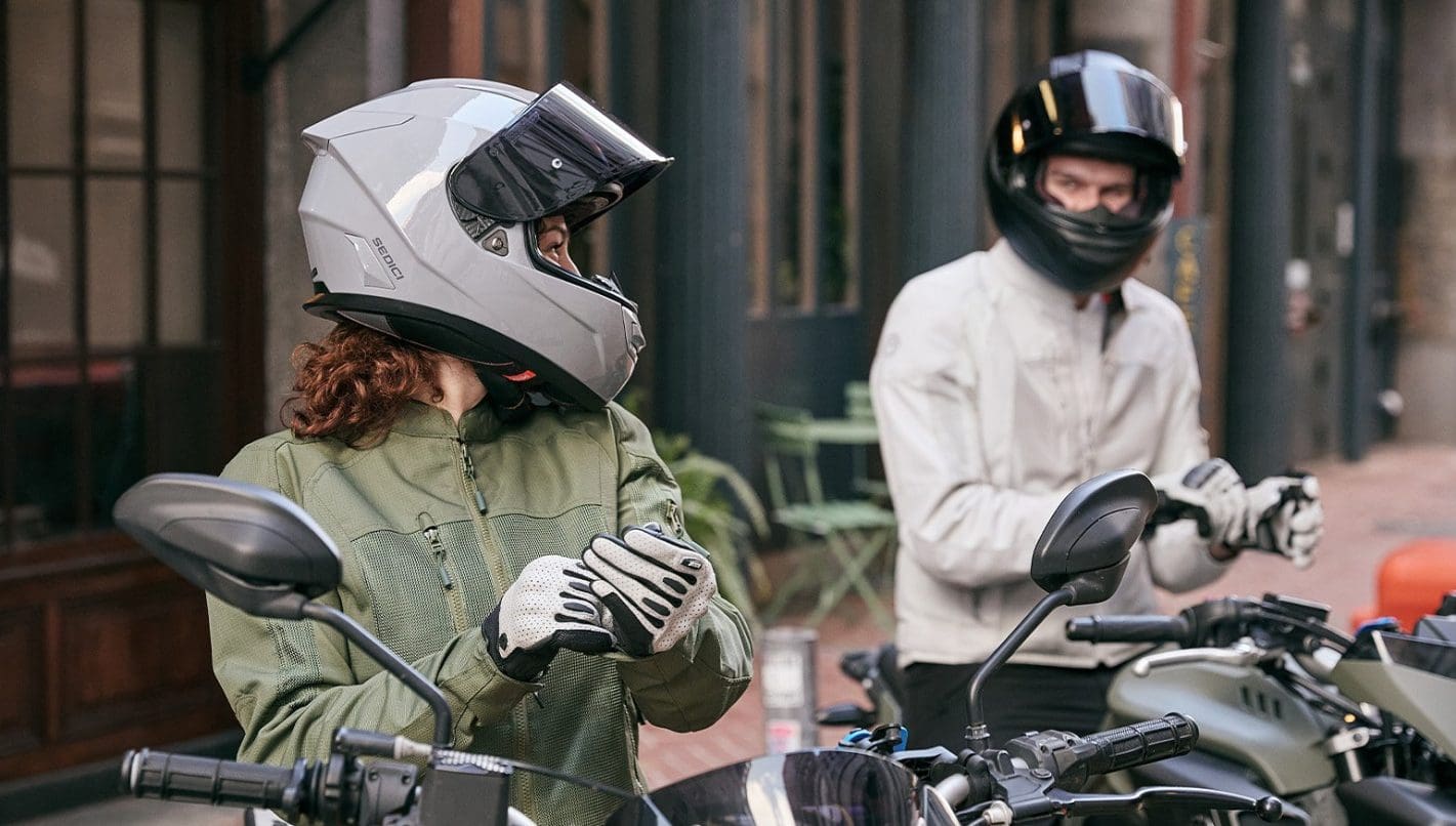 8 Smart Habits of Experienced Motorcycle Riders - webBikeWorld