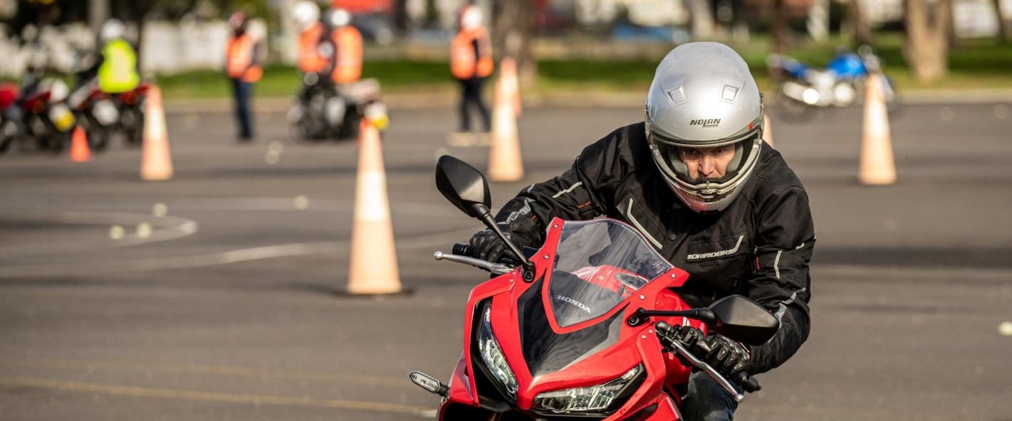 8 Smart Habits of Experienced Motorcycle Riders - webBikeWorld