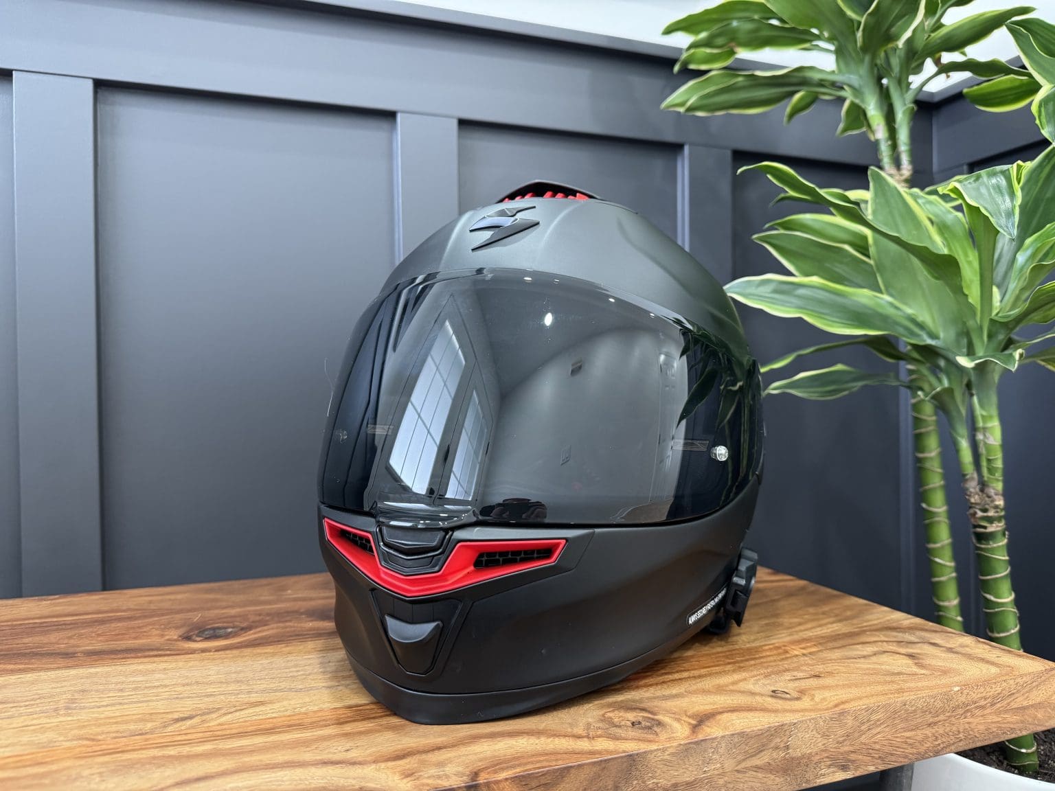 Scorpion EXO-Eclipse Solid Helmet Review